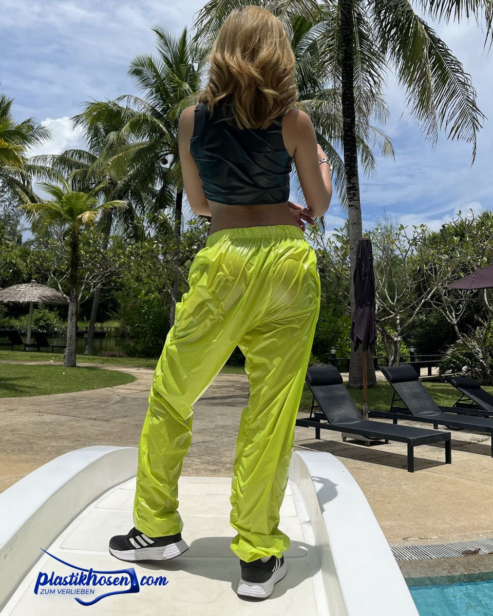 PVC shiny nylon article – Plastikwäsche zum Verlieben